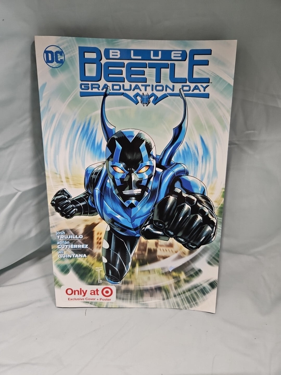 Blue Beetle : Graduation Day – Book Grocer